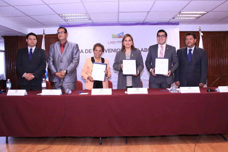 Grande_firma_convenio_colaboraci_n_congreso-uca_celaya_10