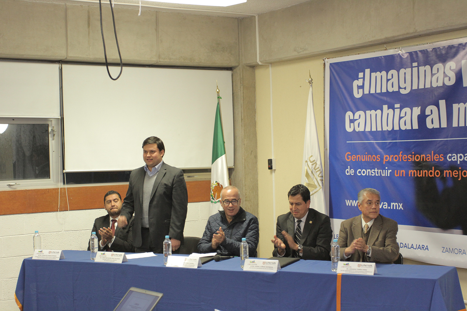 Grande_firma_convenio_congreso-univa_le_n_130116-01
