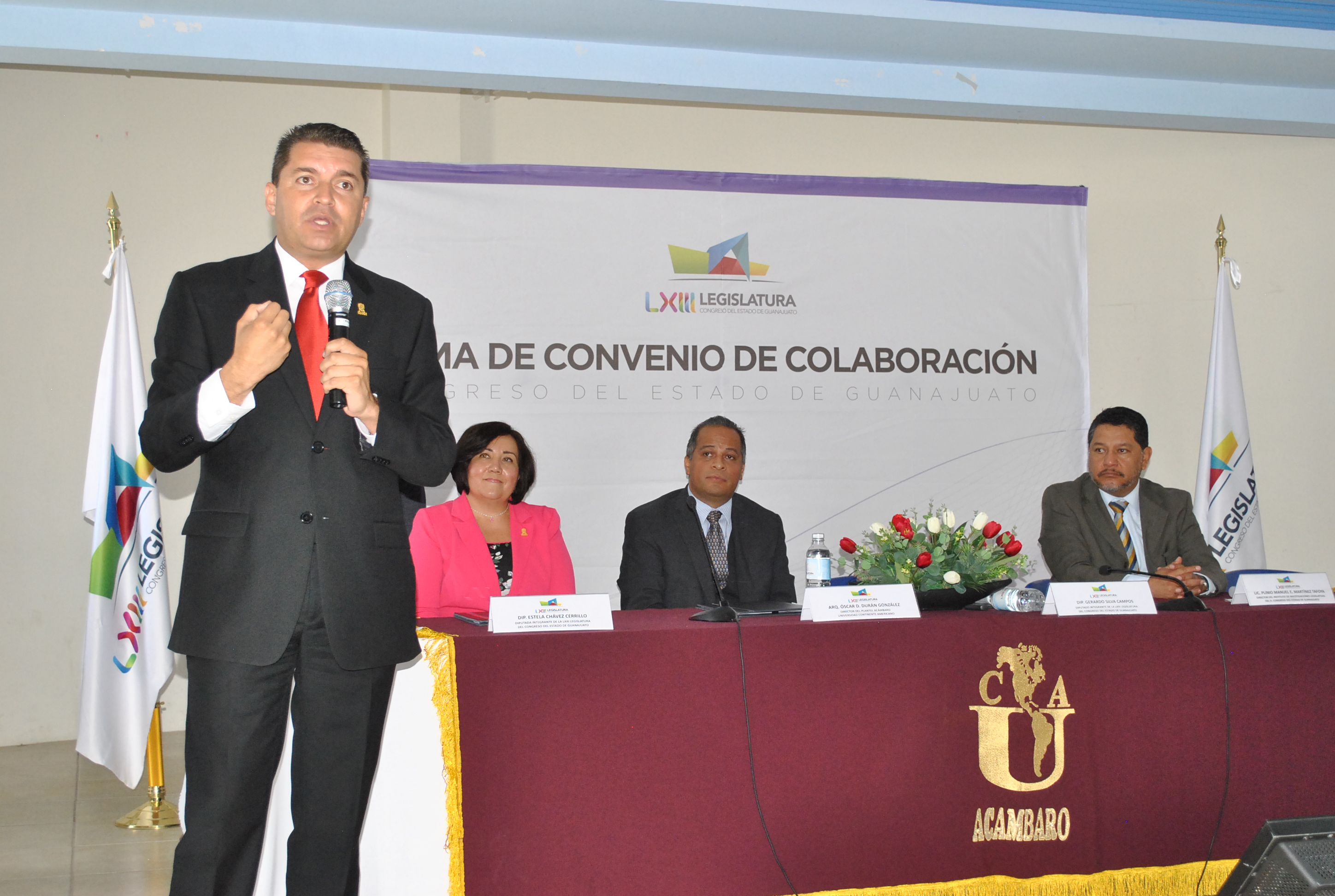 Grande_firma_convenio__congreso-uca_ac_mbaro_040416-16