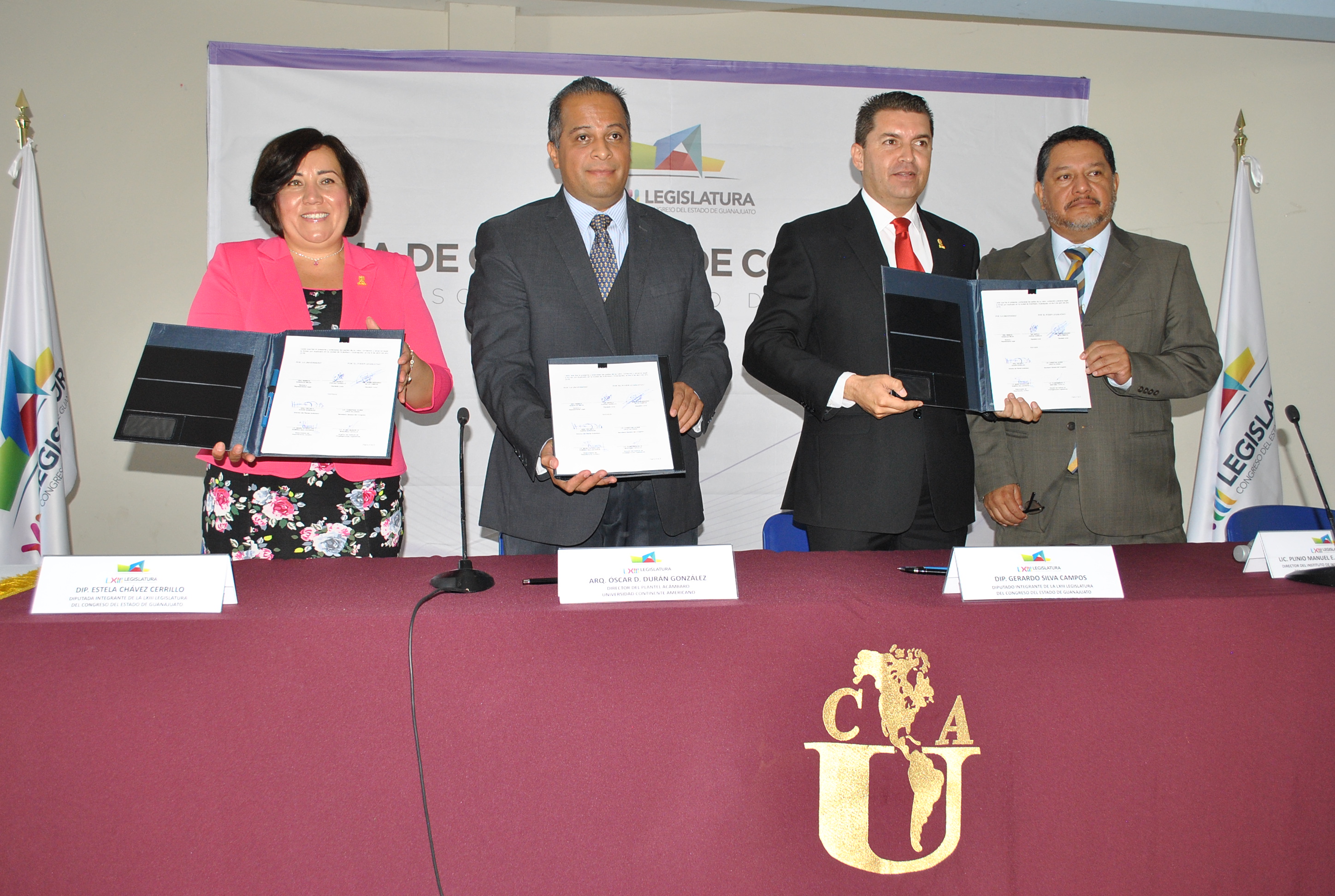 Grande_firma_convenio__congreso-uca_ac_mbaro_040416-21