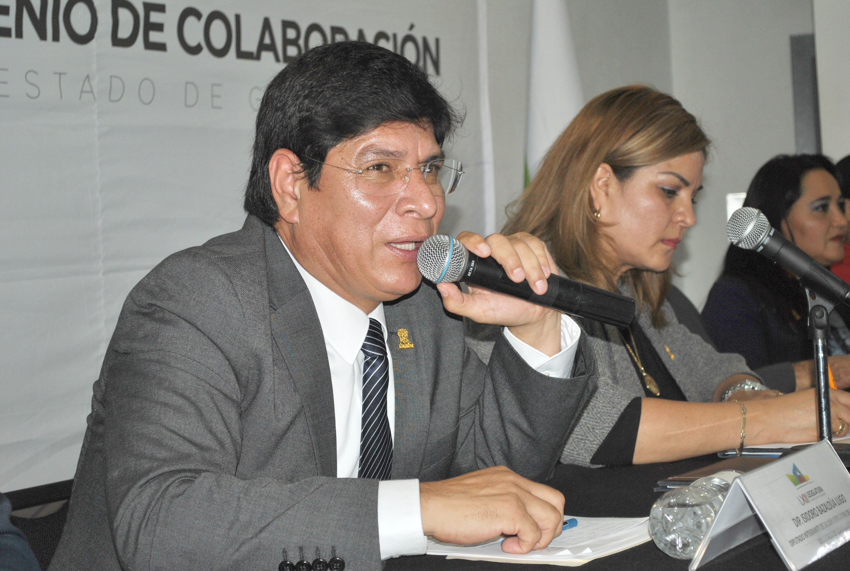 Grande_fotos_firma_convenio_congreso-inst_tec_celaya_190516-17