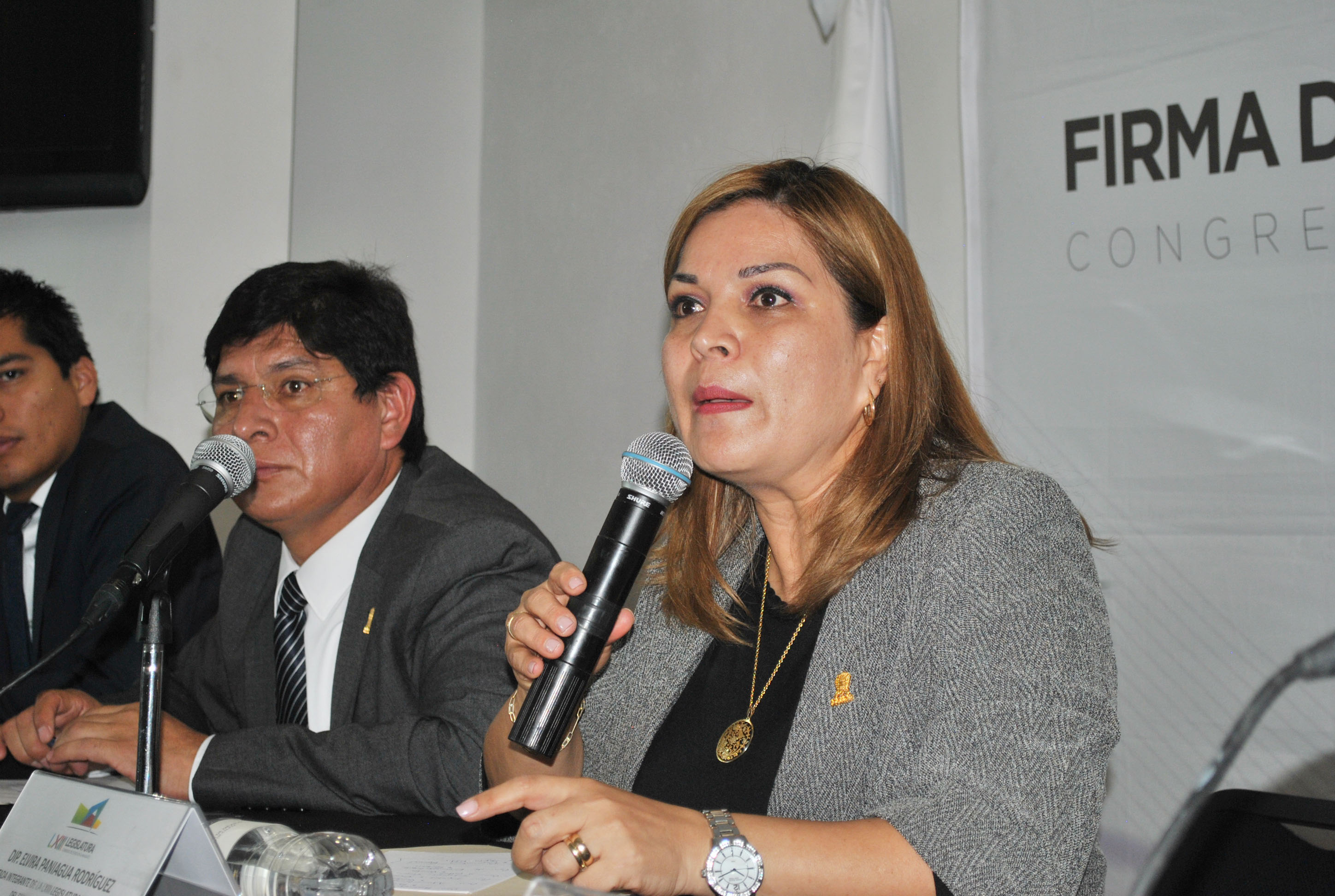 Grande_fotos_firma_convenio_congreso-inst_tec_celaya_190516-18