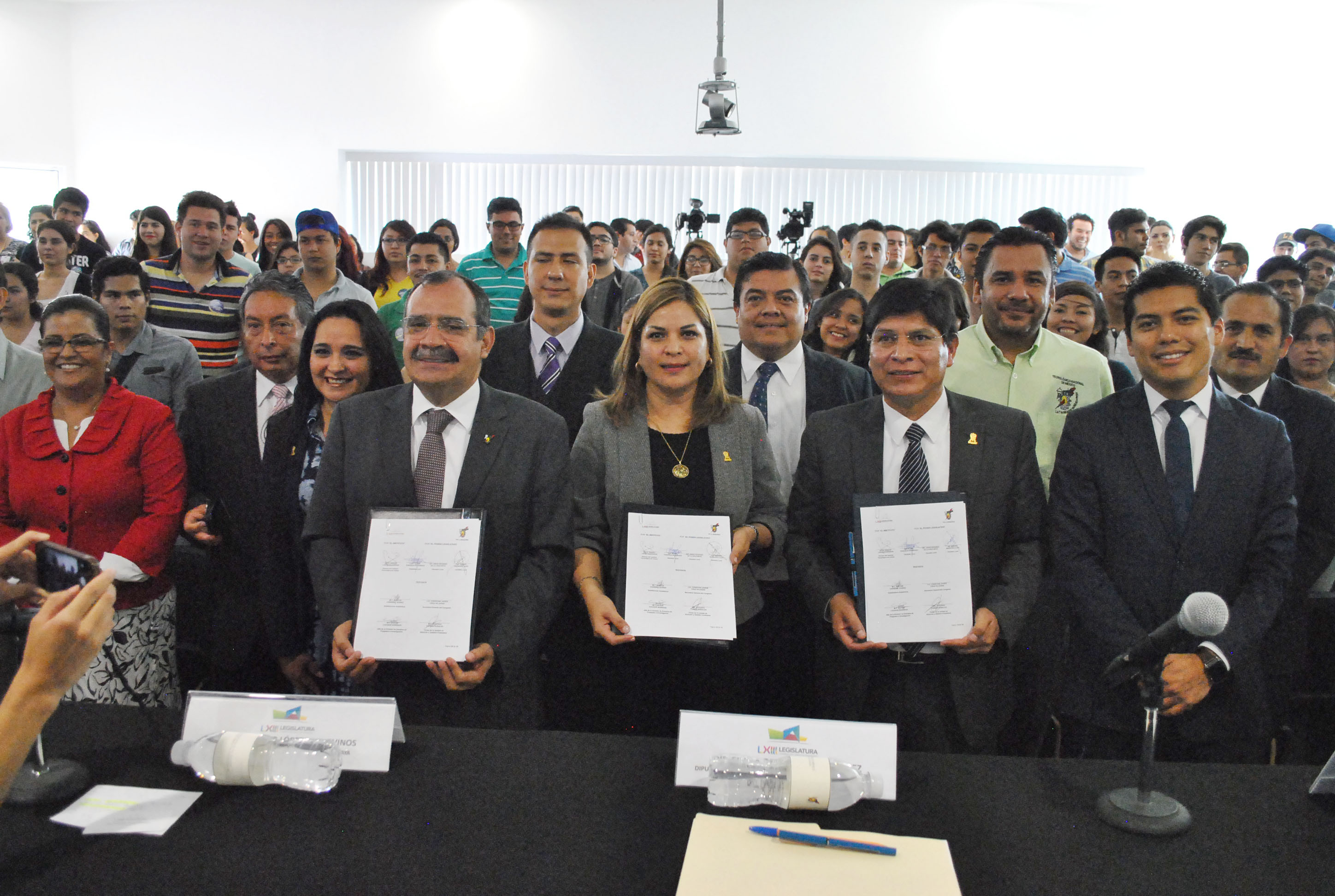 Grande_fotos_firma_convenio_congreso-inst_tec_celaya_190516-16