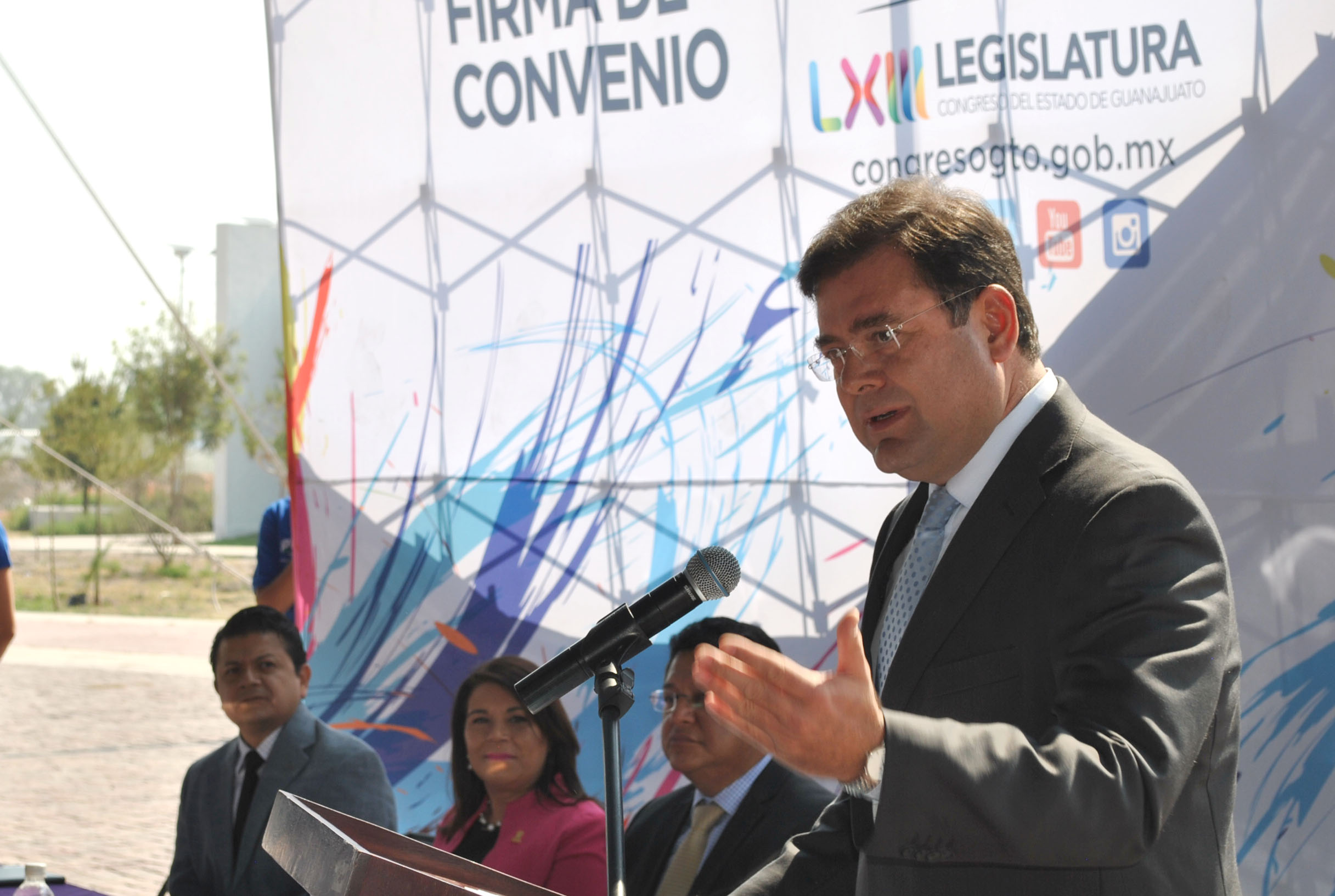 Grande_firma_de_convenio_univ_pol_gto_cortazar_240516-12