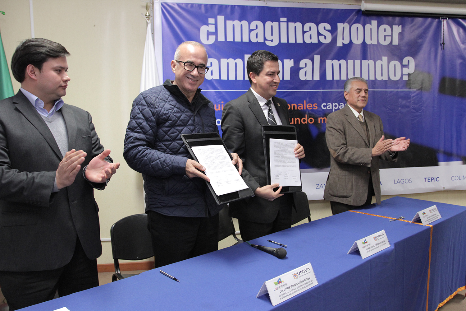 Grande_firma_convenio_congreso-univa_le_n_130116-08